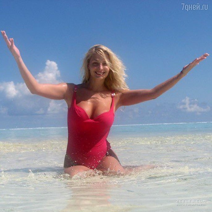 Аппетитные формы Татьяны Котовой в купальнике, 2013 / ZCELEB