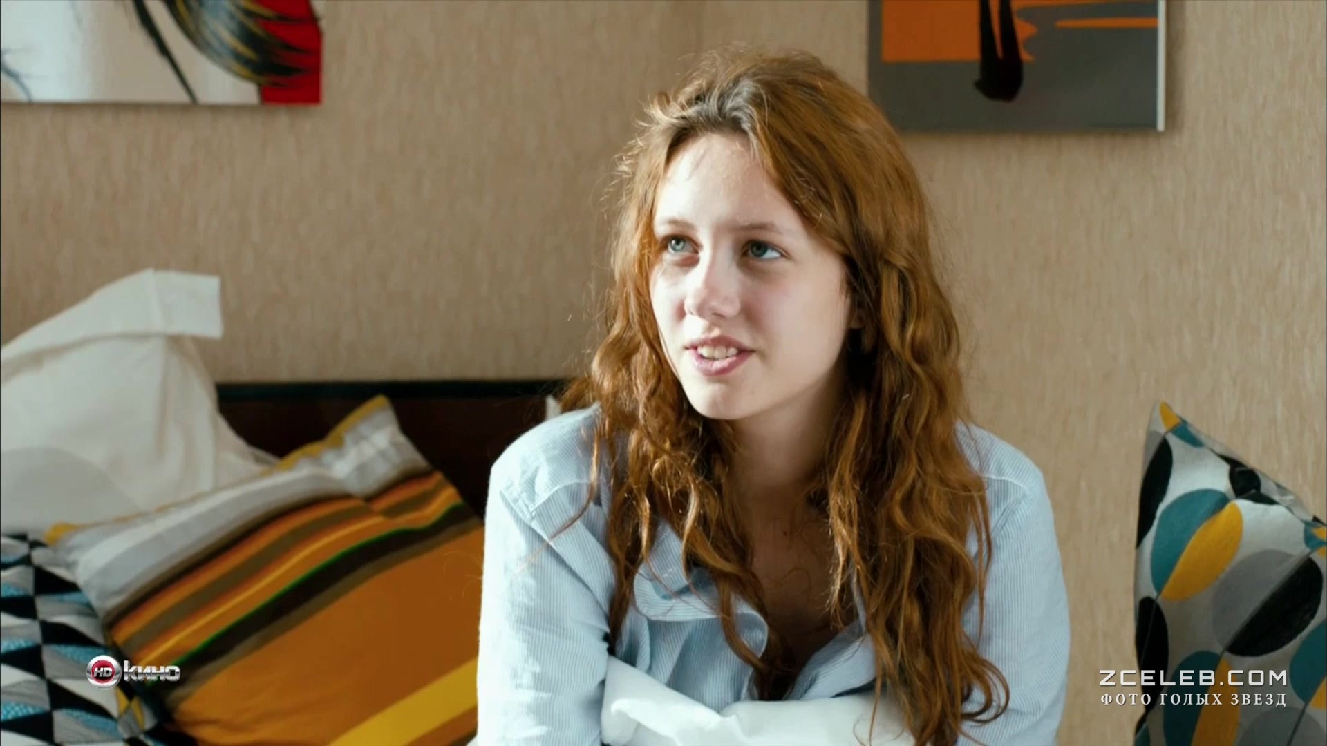 Открытое декольте Кристины Исайкиной в фильме «Выпускной», 2014 / ZCELEB