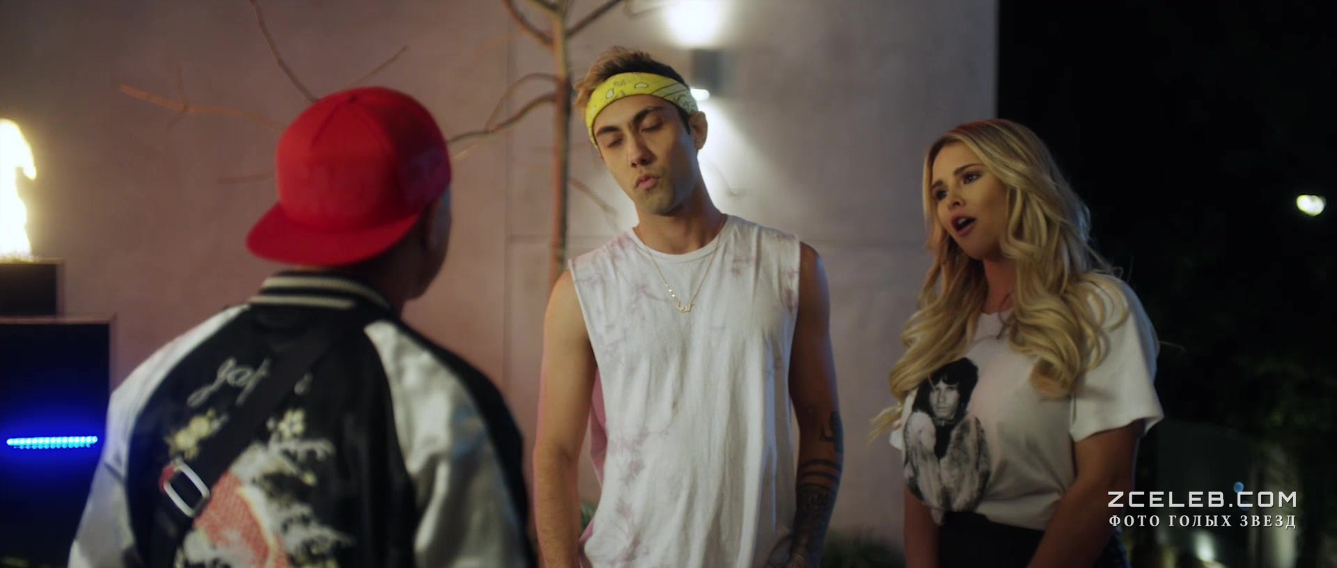 Голая грудь Кинси Волански в фильме «Убийственная вечеринка», 2019 / ZCELEB