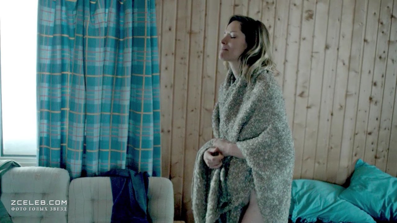 Голая Сиенна Гиллори в сериале «Фортитьюд», 2015 / ZCELEB