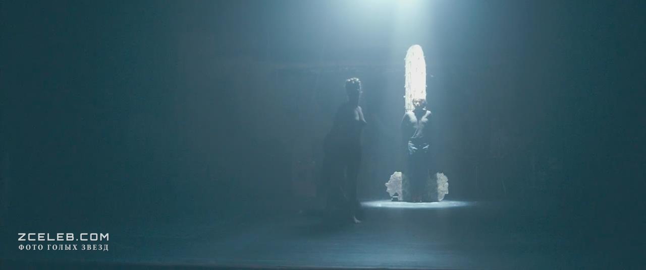 Голая Эмманюэль Сенье в фильме «Венера в мехах», 2013 / ZCELEB