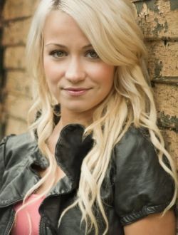 Голая Челси Рейст фото (4 фотографий высокого качества) / ZCELEB